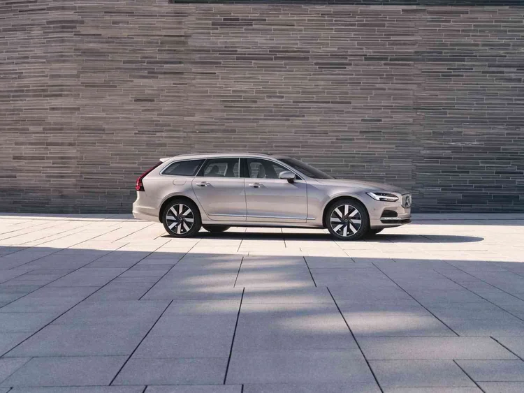 Volvo Electric & Hybrid Cars UK: EX30, EX90 & Complete EV Range Guide ...