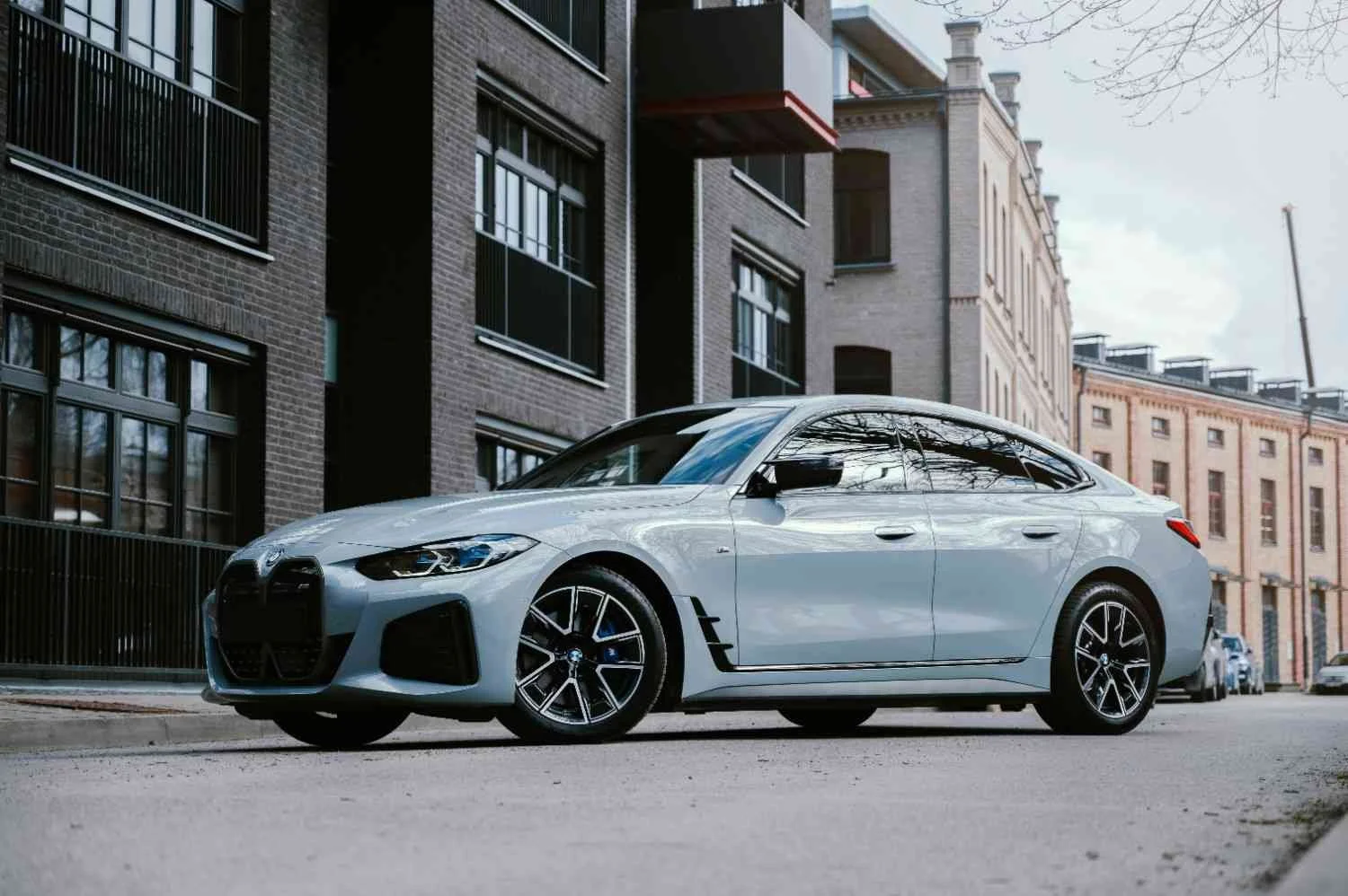 BMW i4 vs iX: Which Should You Choose? Complete Comparison 2026 | The ...