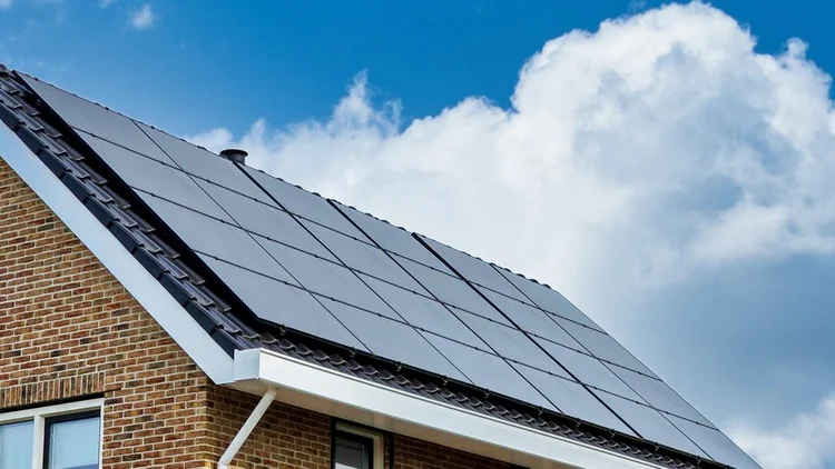 Off-Grid EV Charging UK: Solar, Wind & Battery Solutions (2026 Guide ...