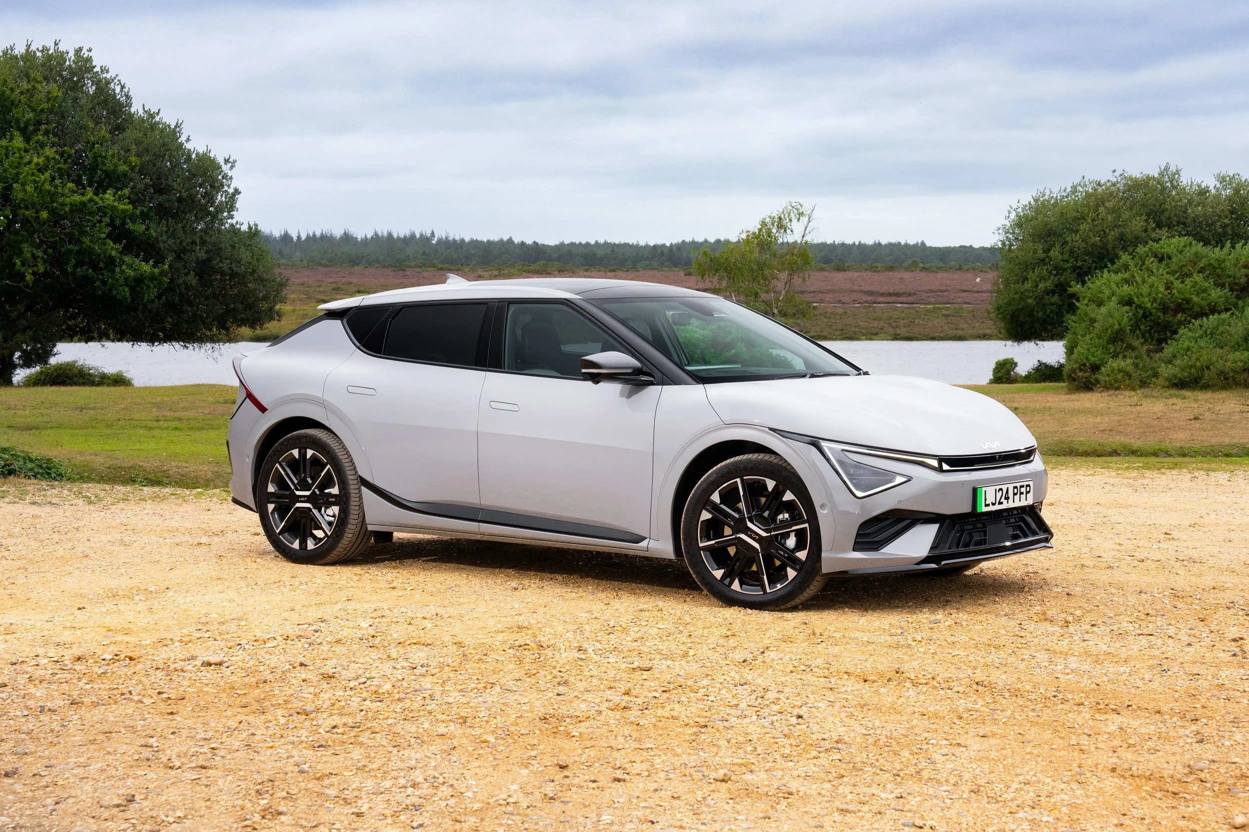 Longest Range Electric Cars 2026 UK | 400+ Mile EVs | The Electric Car ...