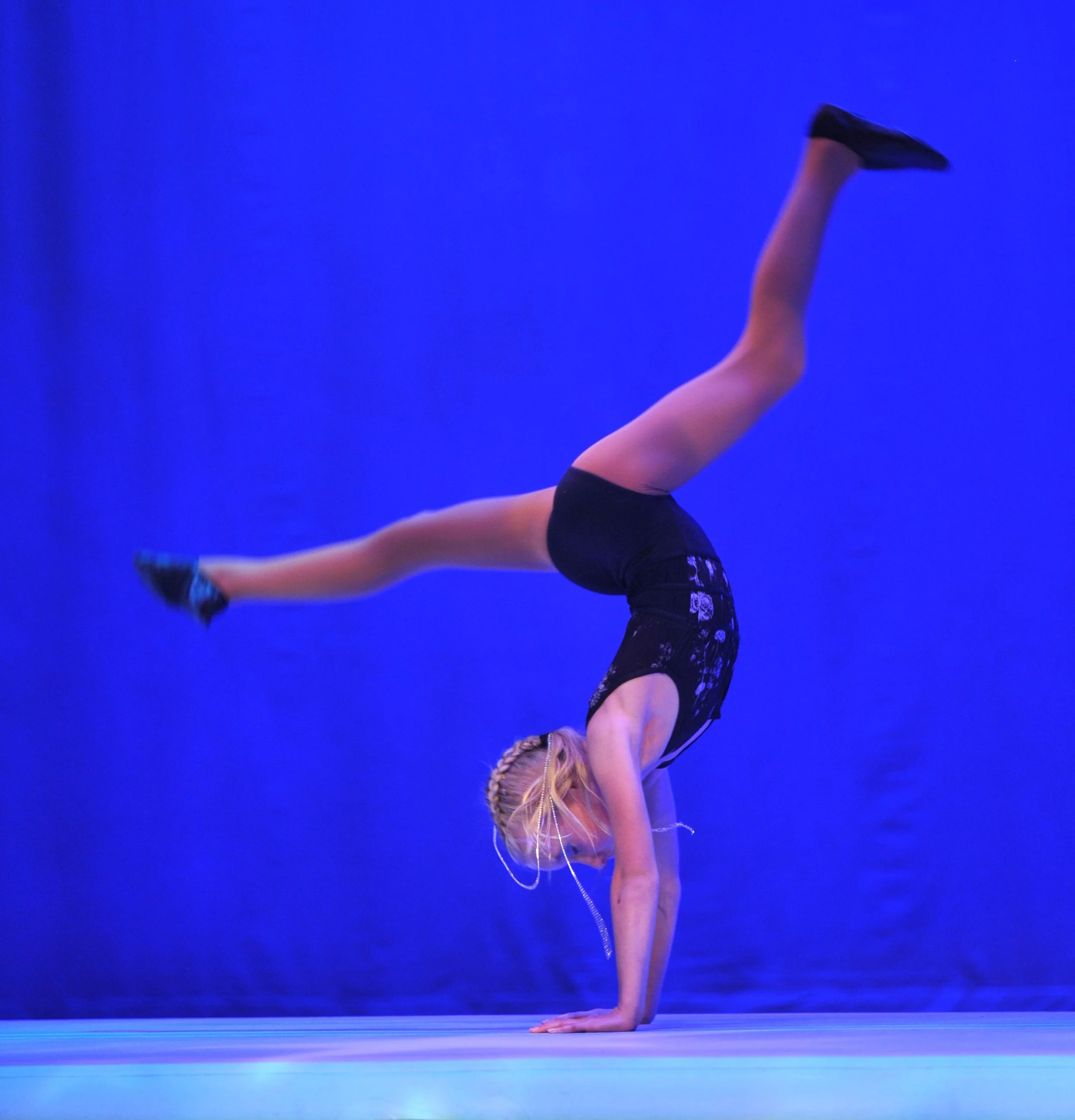 Soaring Stars Dance and Tumbling