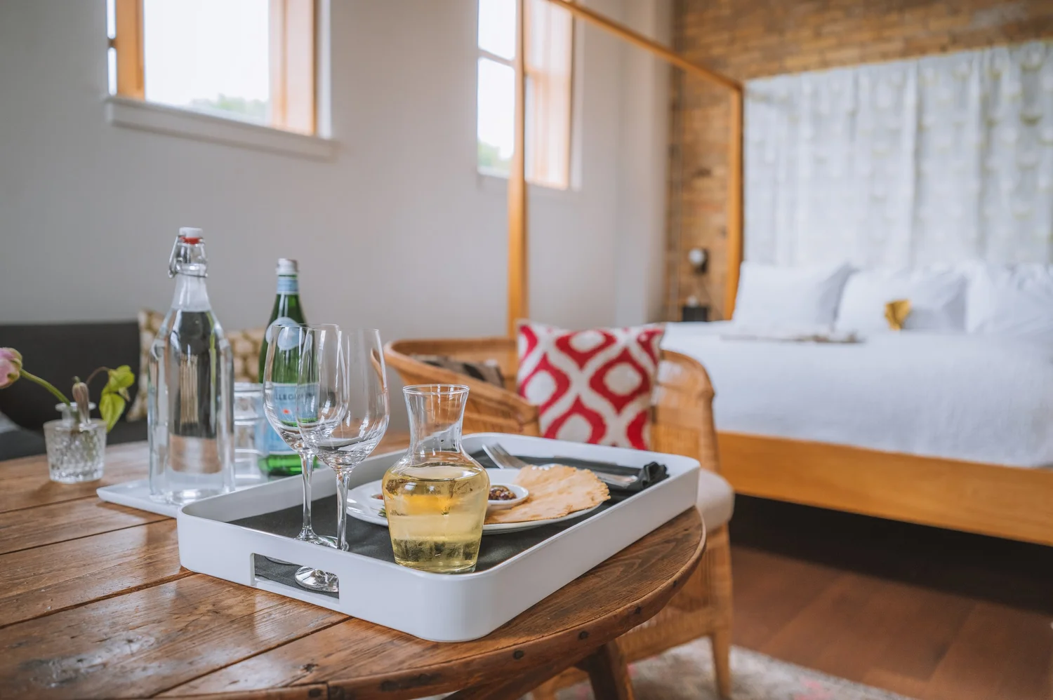 Alma - Restaurant, Cafe, Hotel