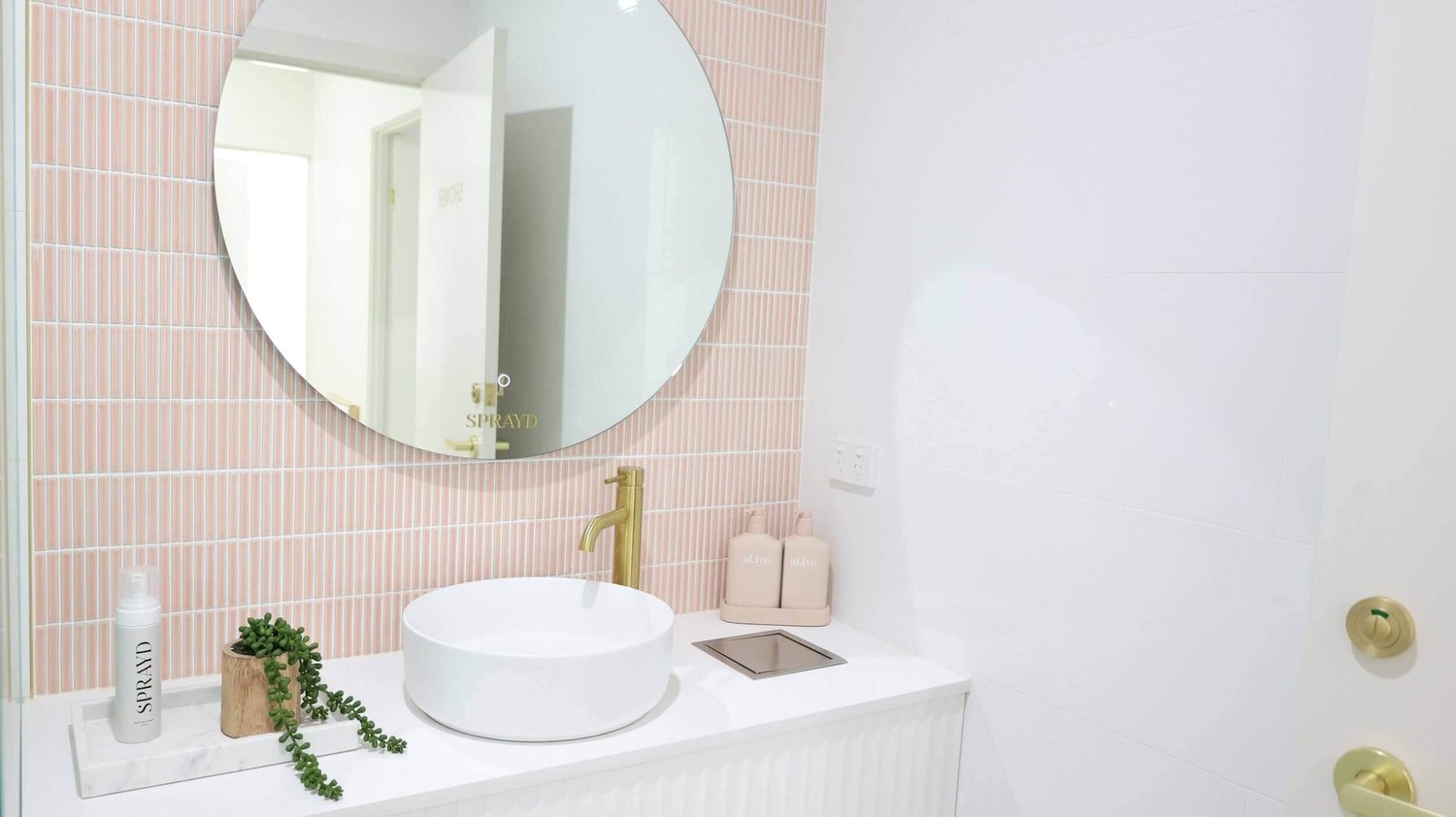 Automated Spray Tanning Booths | SPRAYD