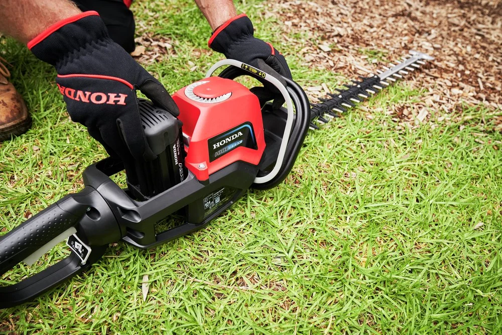 Echo Battery Powered Double Sided Hedge Trimmer Kit DHC-200 2Ah Kit ...