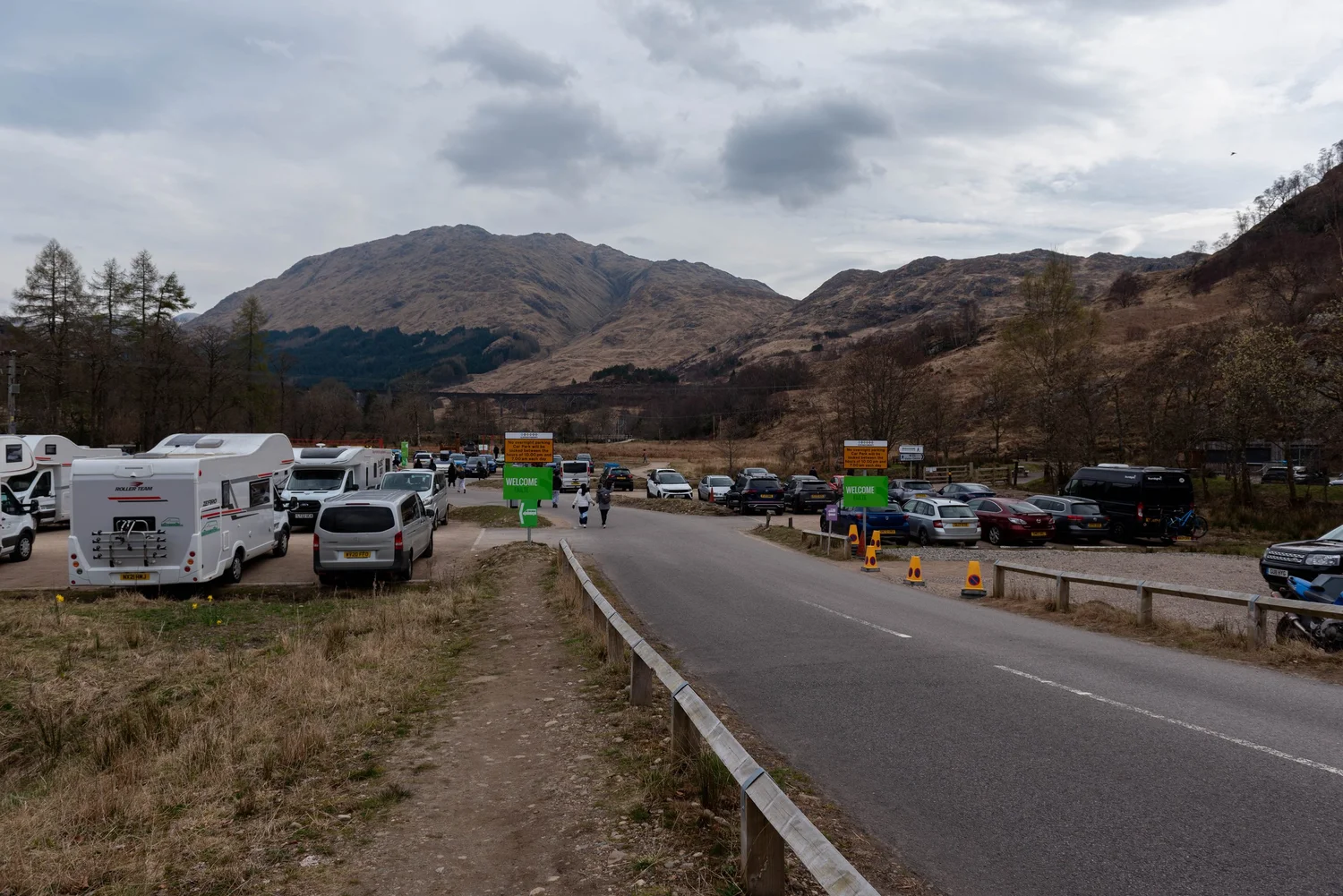 A Guide to Seeing The Jacobite Steam Train Cross Glenfinnan Viaduct ...