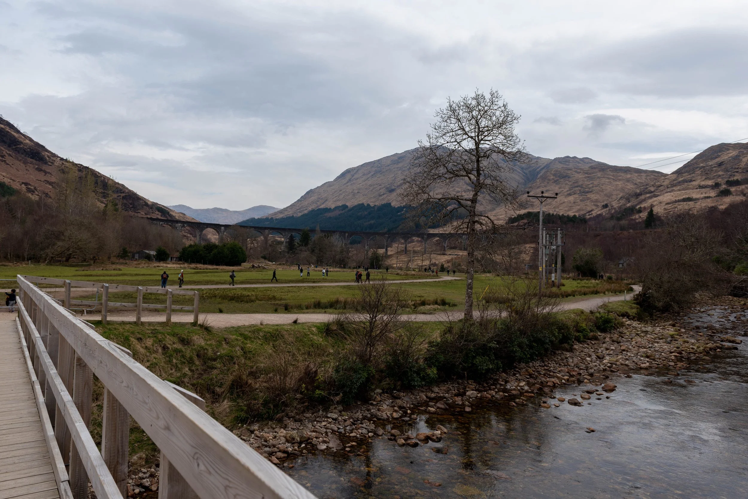 A Guide to Seeing The Jacobite Steam Train Cross Glenfinnan Viaduct ...