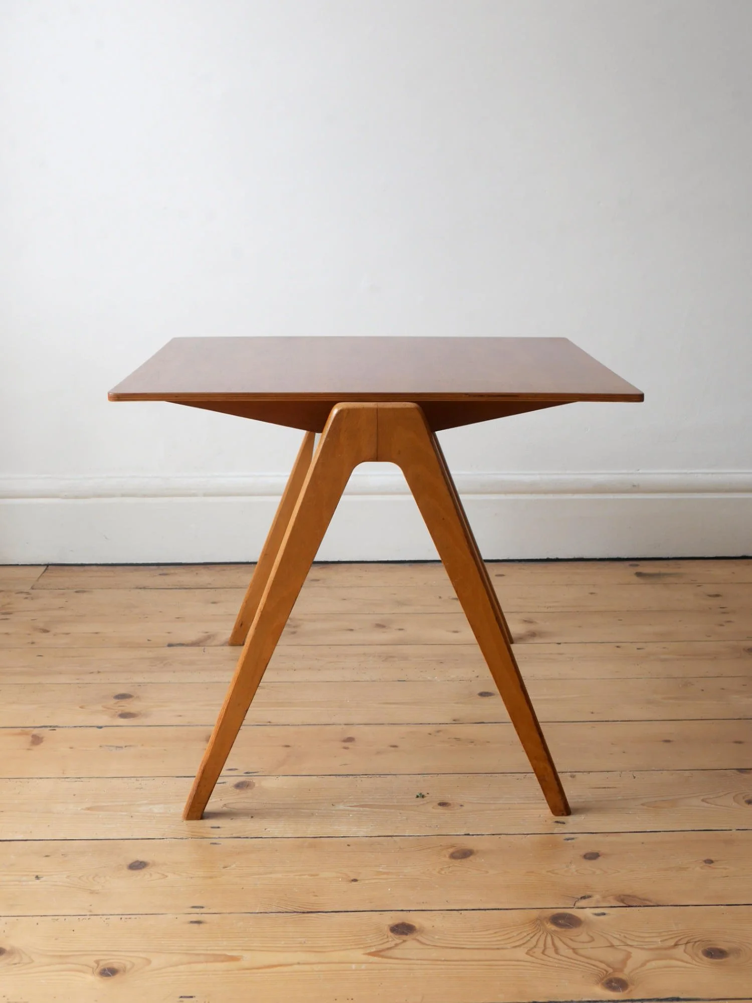 Robin Day Coffeestak table — Modern Room