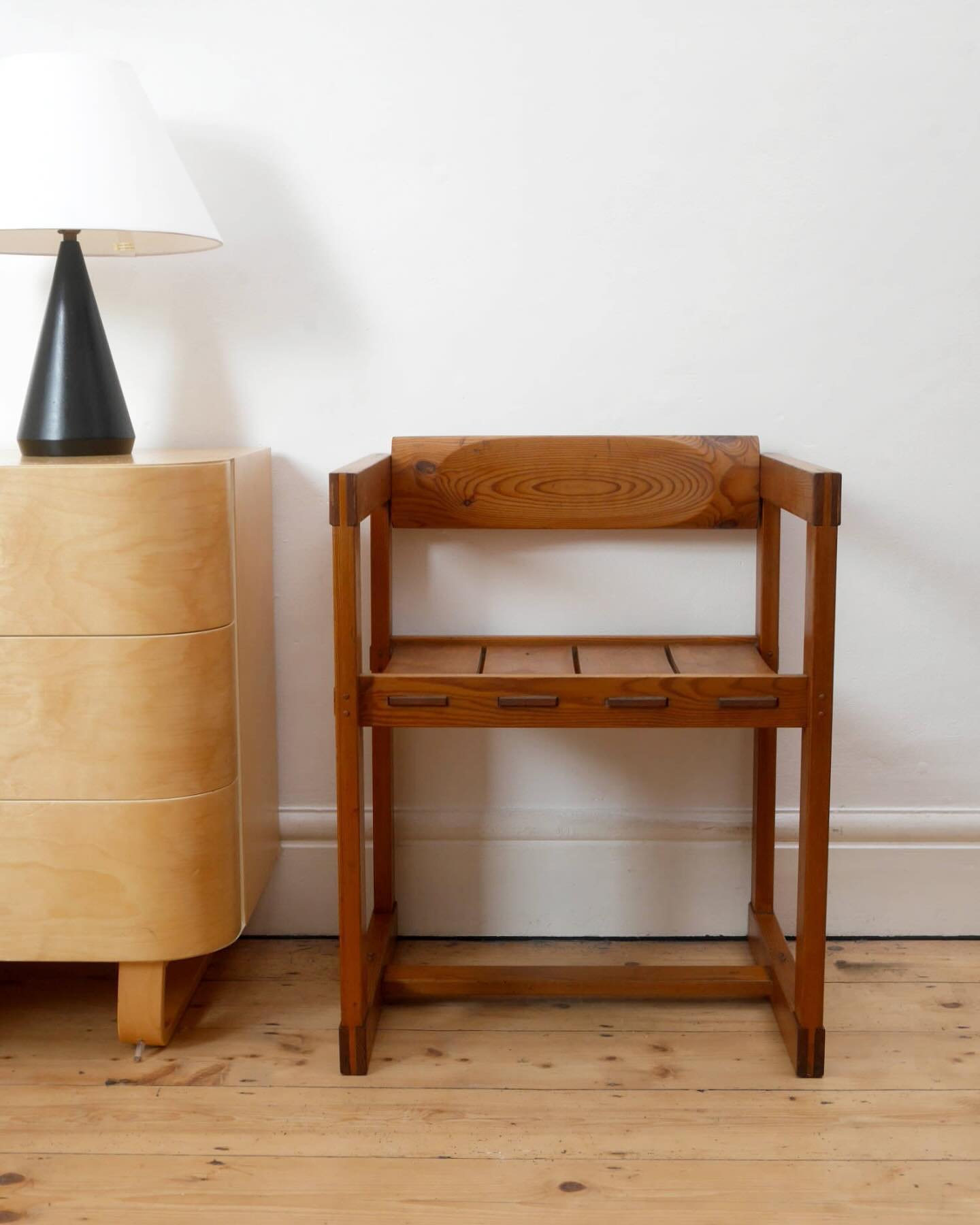 DA1 chair designed in 1946 by Ernest Race — Modern Room