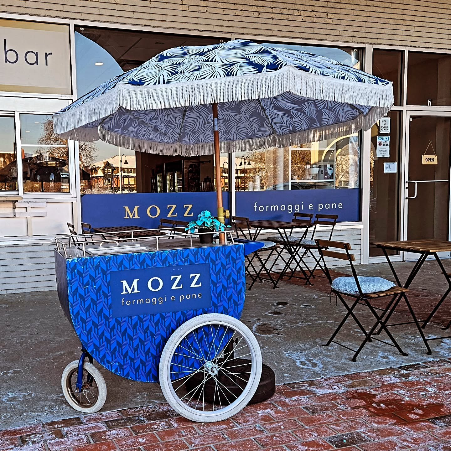 MOZZ