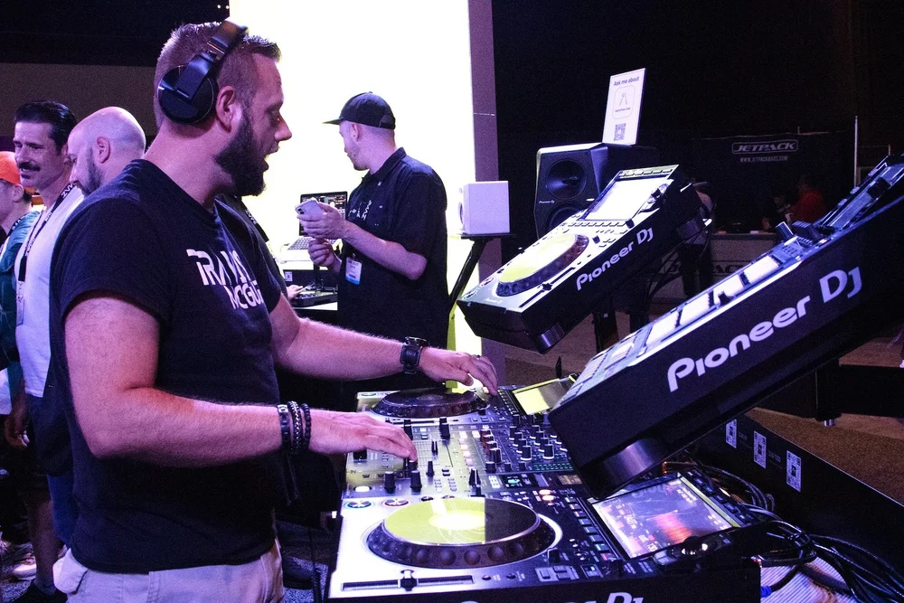 DJX Show | See. Hear. Connect.