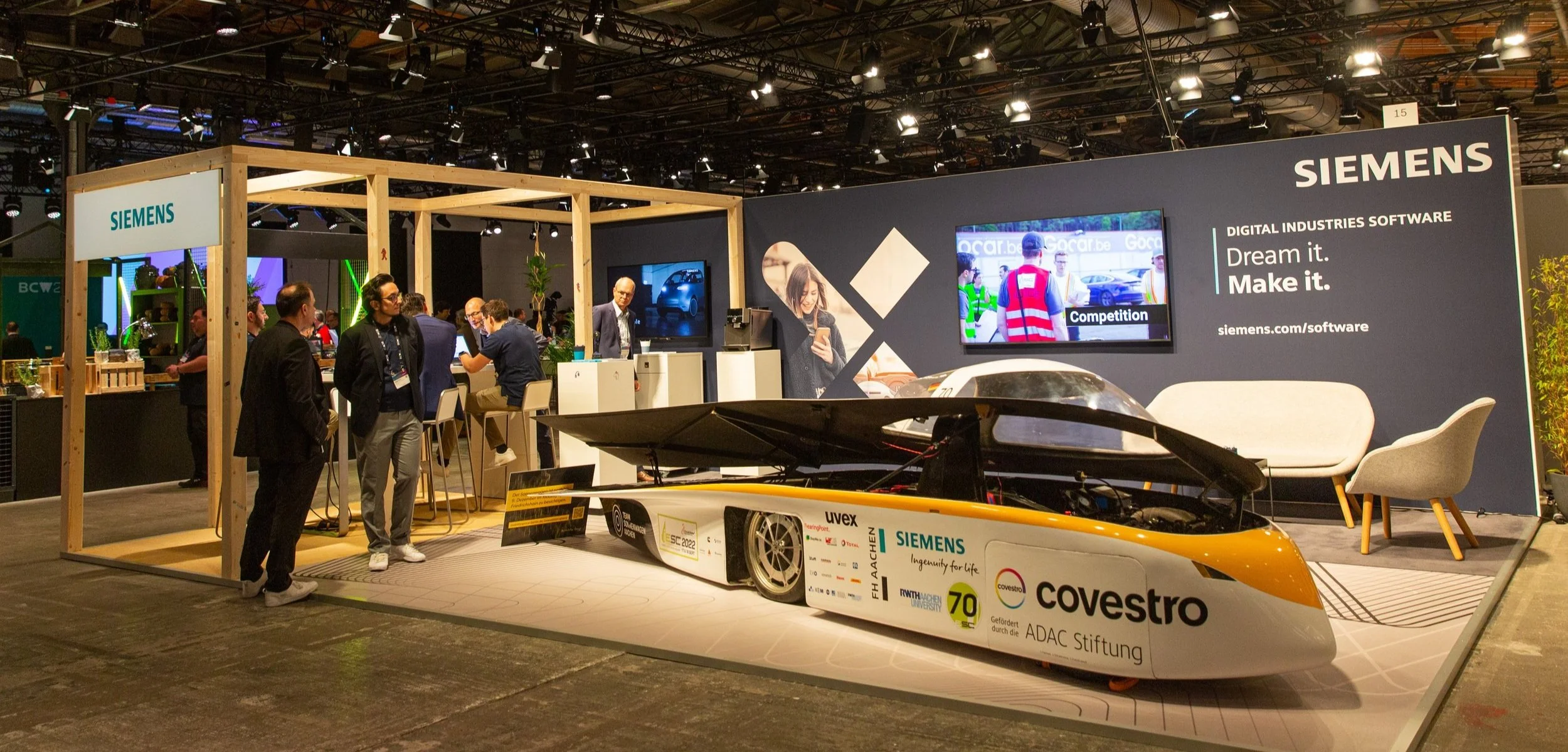 Admiring the Covestro Photon — Team Sonnenwagen Aachen