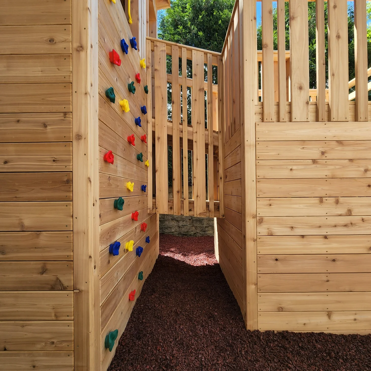 Minnesota's Custom Backyard Treehouses and Play Structures