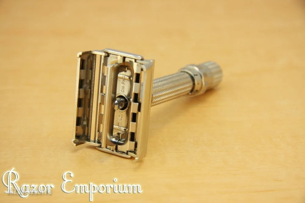 Gillette “Bottom Dial” Fatboy — Razor Archive