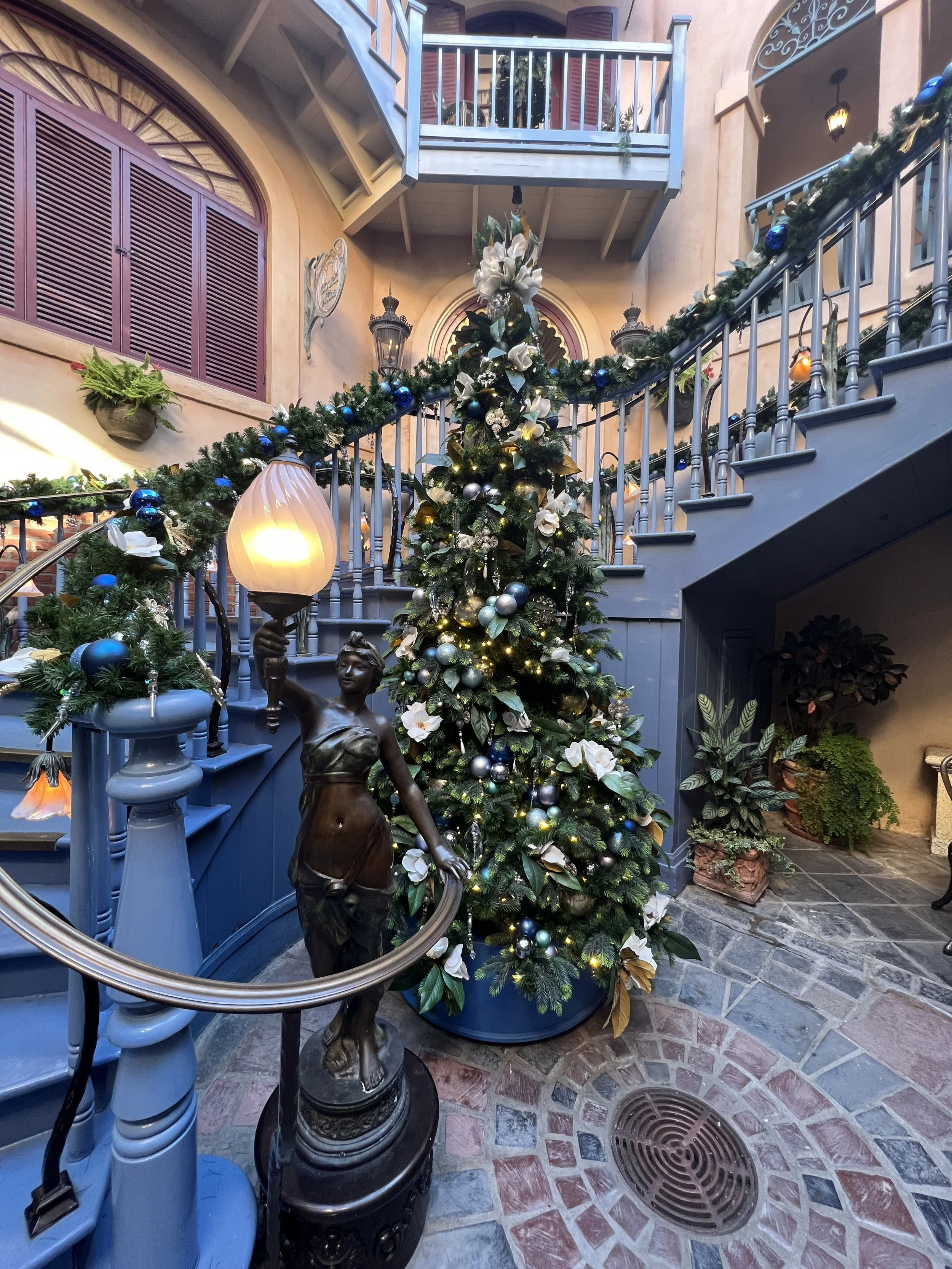 Club 33's Seasonal Transformations — MainStreet Travel Agency