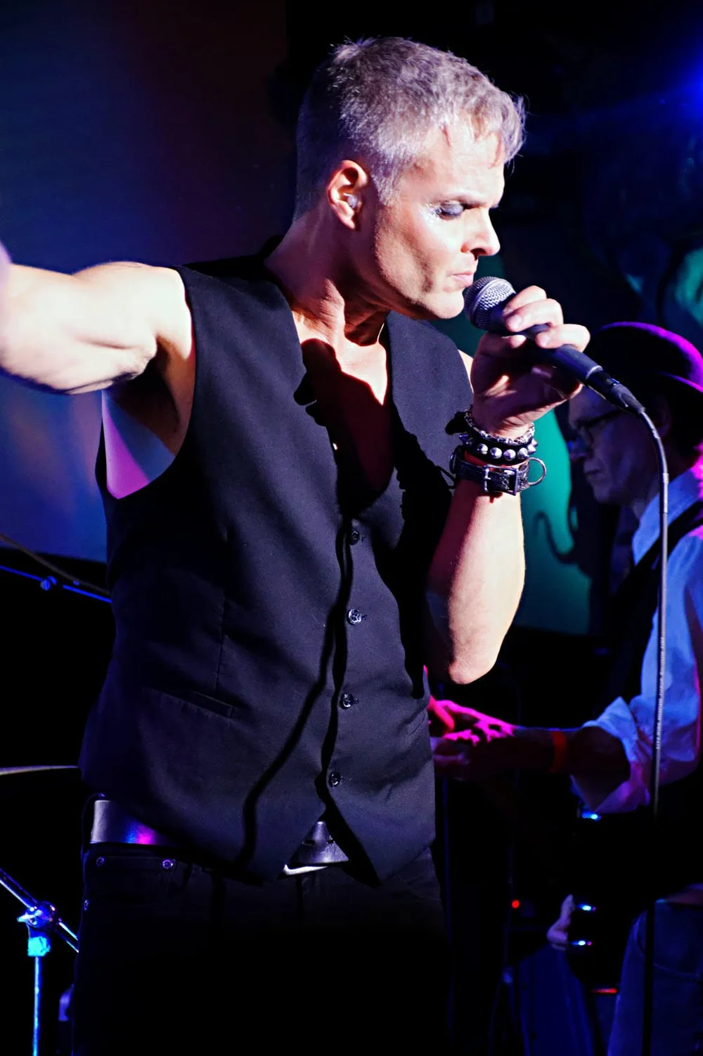 Magic Room a 21 plus rockin' little music venue serving beer and wine ...