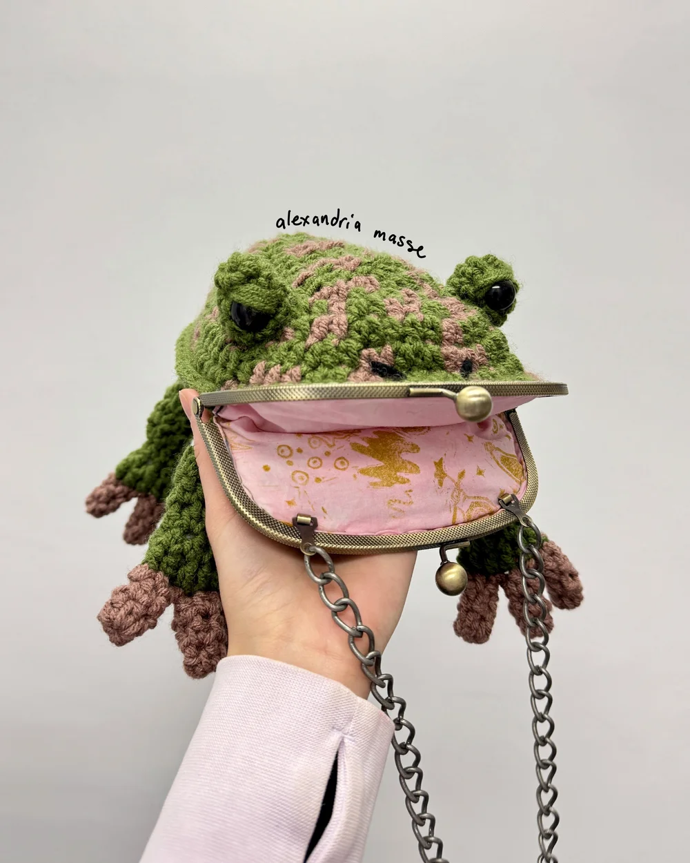 Frog Purse (free) — Alexandria Masse