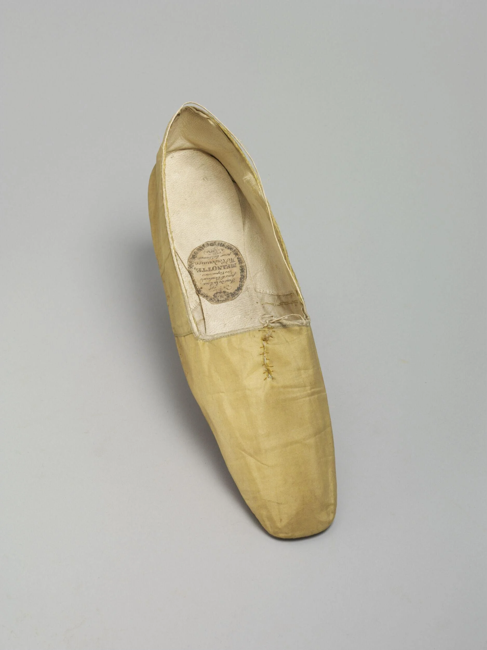 Footwear in former colonies: new steps for researching shoes, their ...