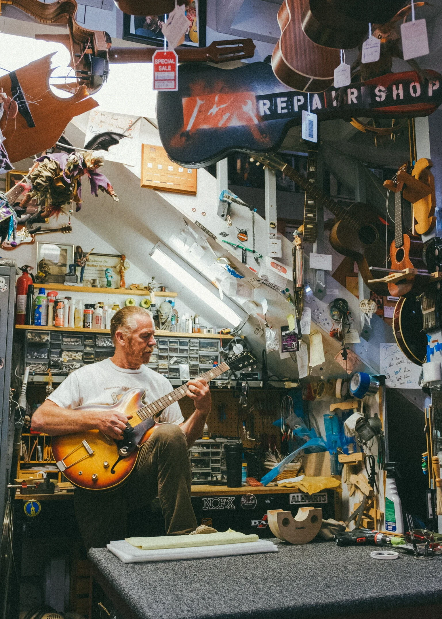 Lightning Joe's Bio — Lightning Joe's Guitar Heaven