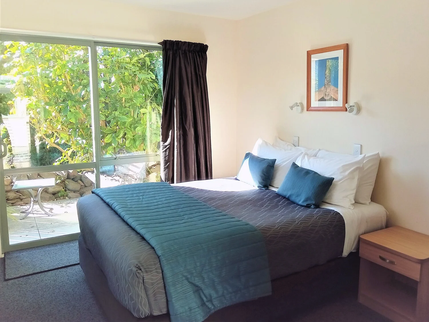 Akaroa Accommodation | Book direct with us for the best price - La ...