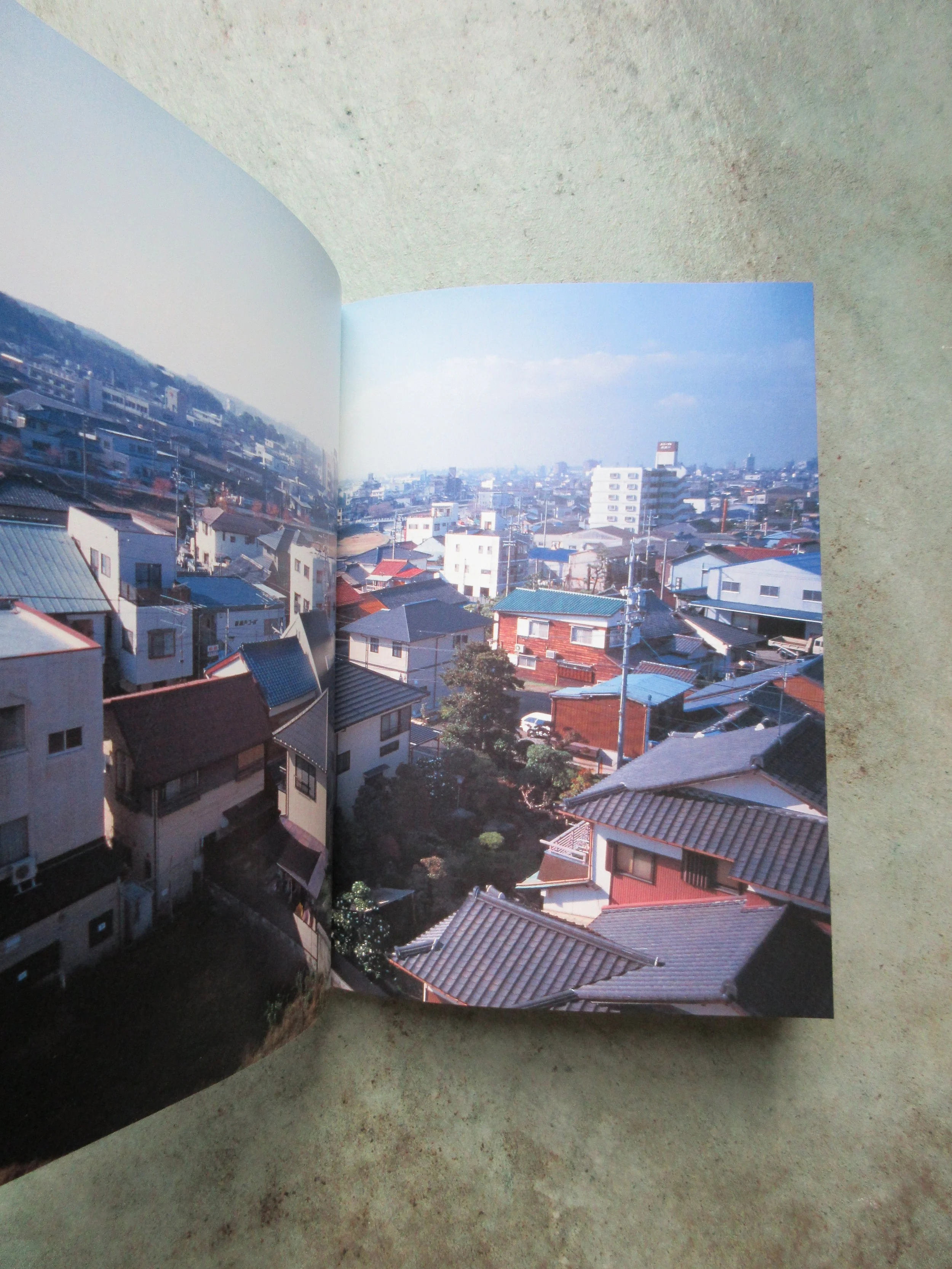 Kyoichi Tsuzuki - Happy Victims — Ocha Books