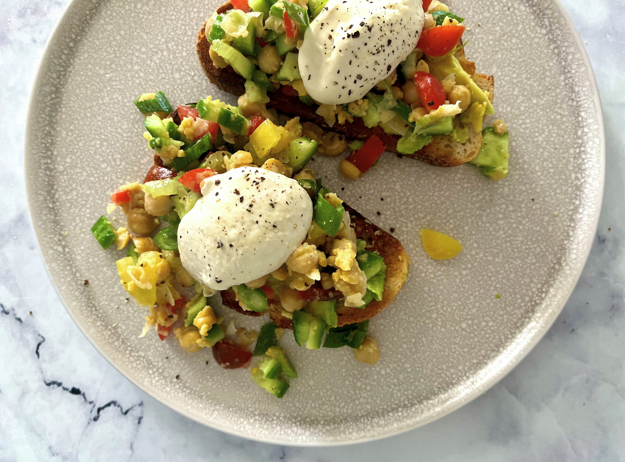 CHICKPEA, CHERRY TOMATO & AVOCADO MIX — Wholesome by Sarah