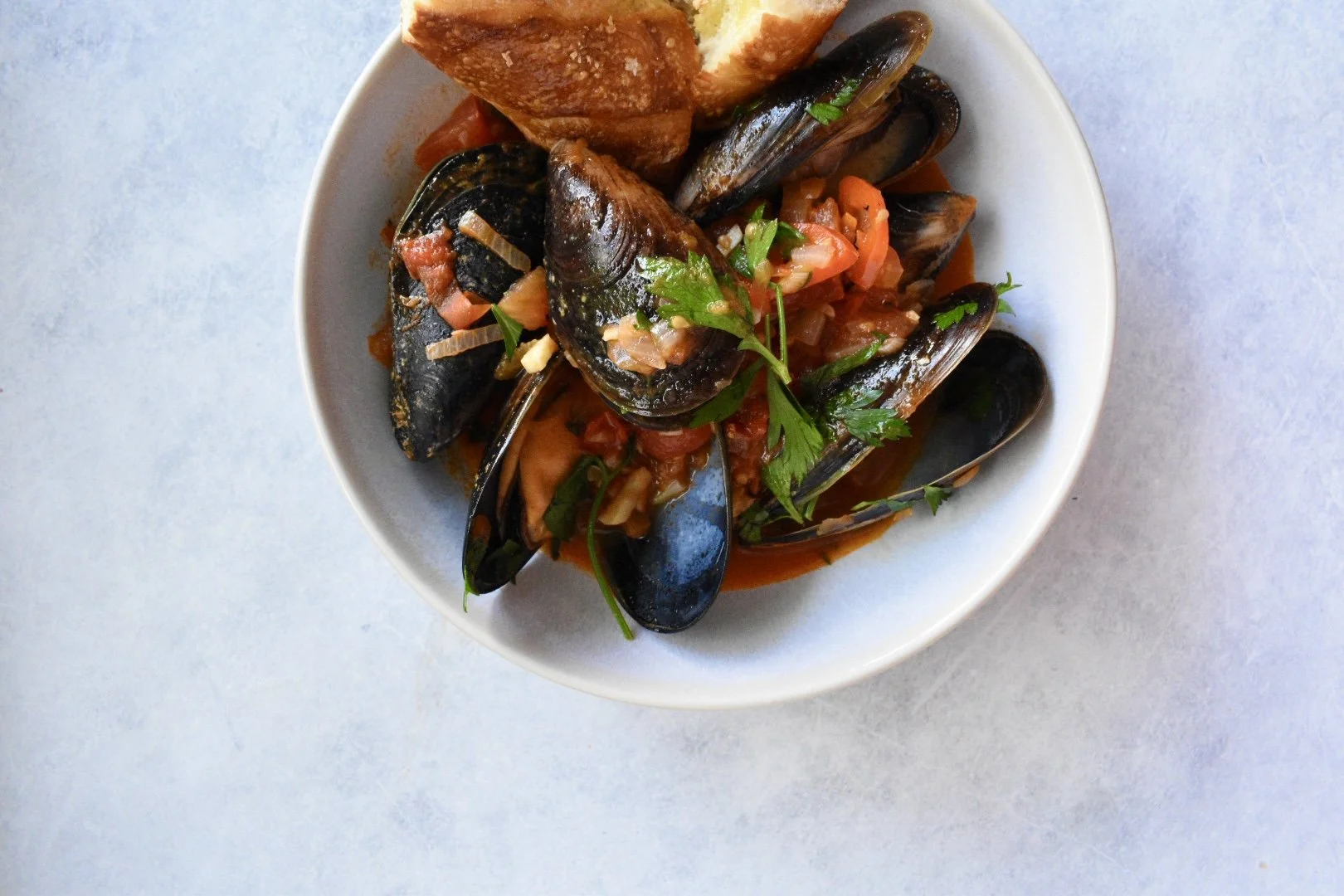 MUSSELS WITH TOMATO, WHITE WINE & PARSLEY — Wholesome by Sarah