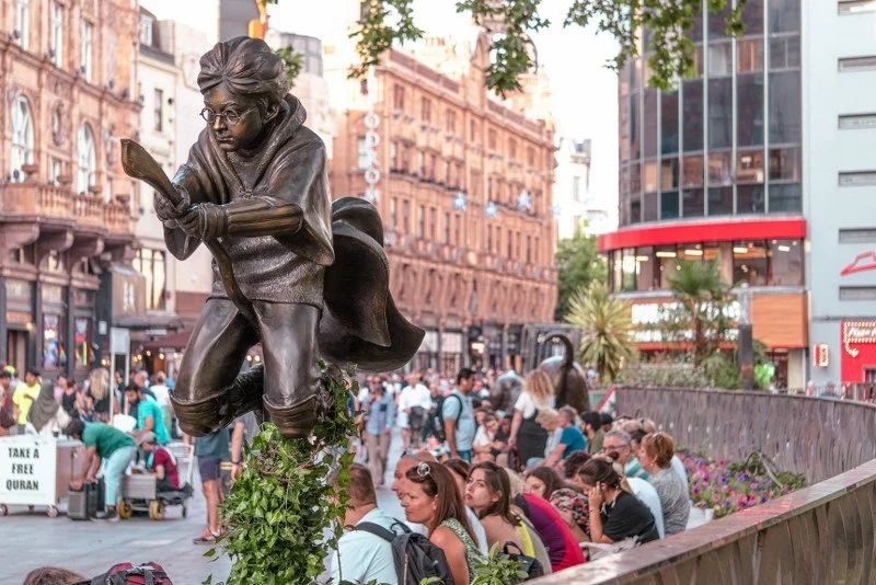 10 Things to see in Leicester Square: How NOT to miss THE BATMAN statue ...
