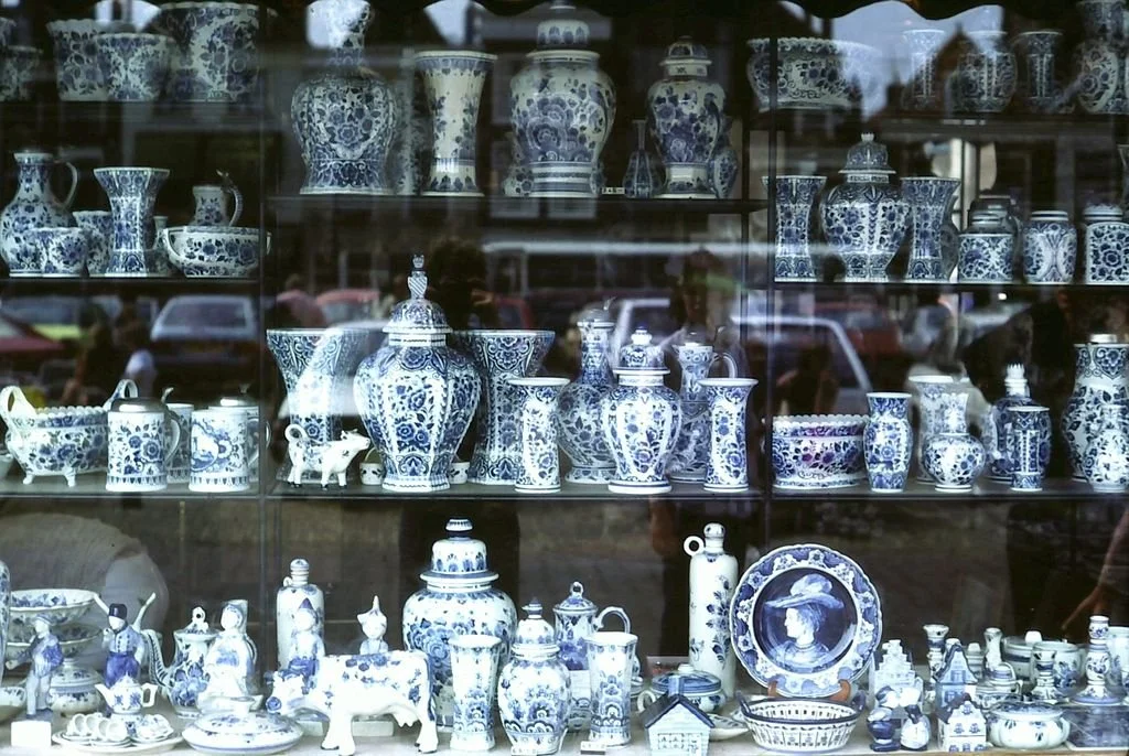 Delft Blue Pottery: History, Craft, and Global Design Influence
