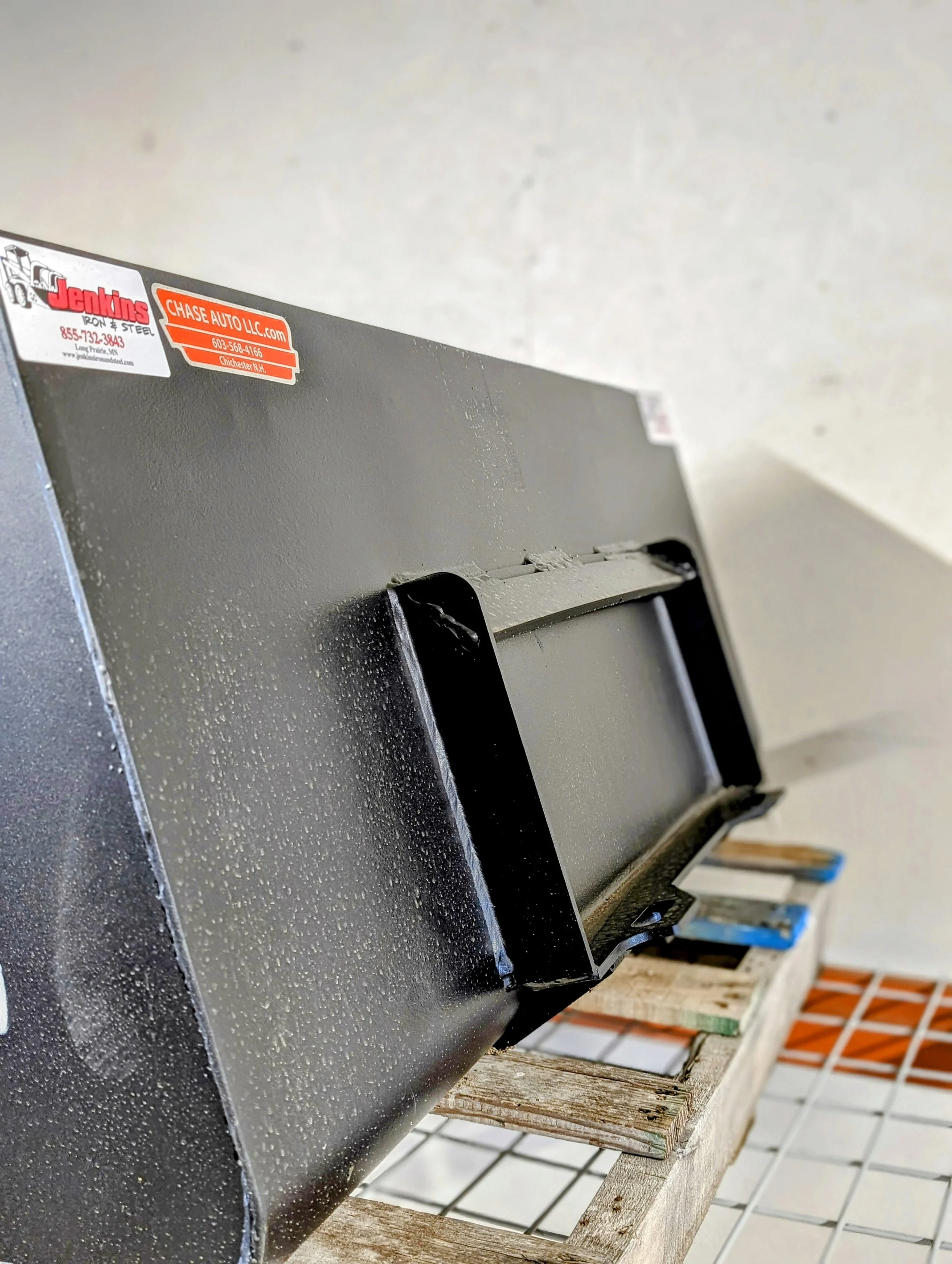 Jenkins Mini Low Profile Dirt Bucket (36" or 48") — NH Skid Steer ...