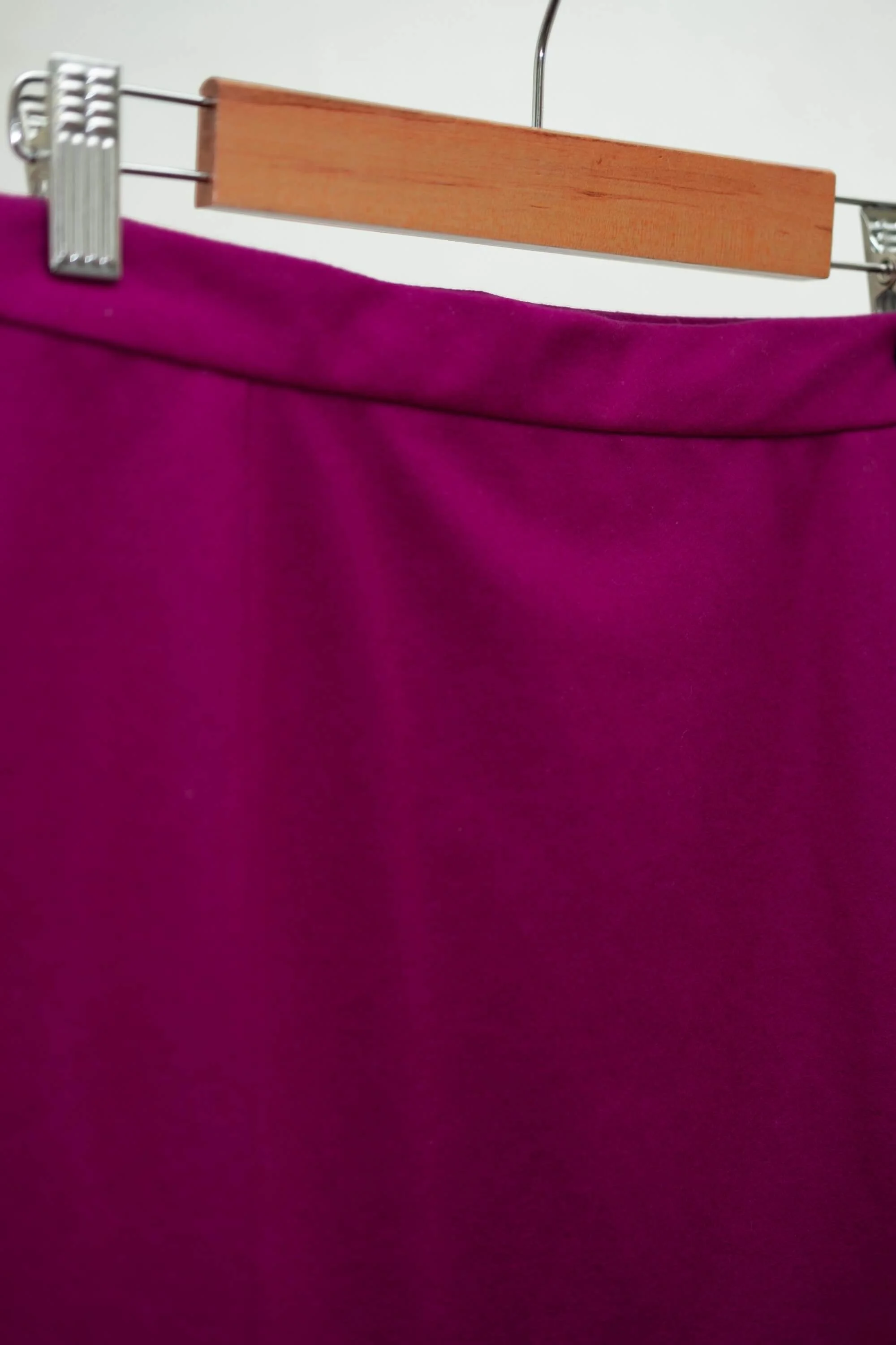 Women’s Cerise Berry coloured 100% Smooth Wool Skirt. Fully Lined in ...