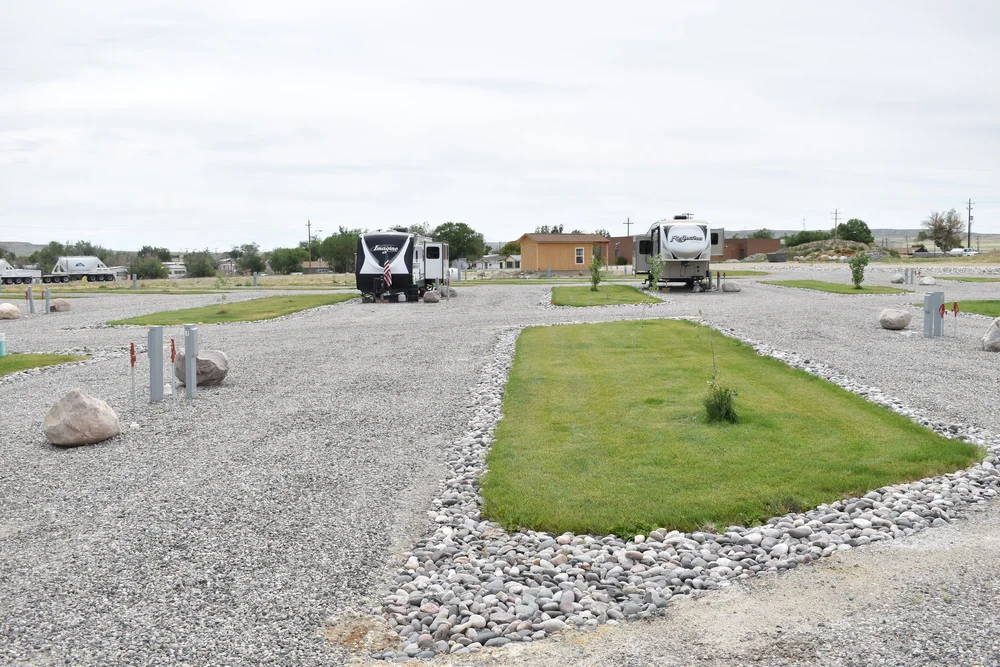 Deluxe Full Hookup Pull-Through — Cross Roads RV Shoshoni