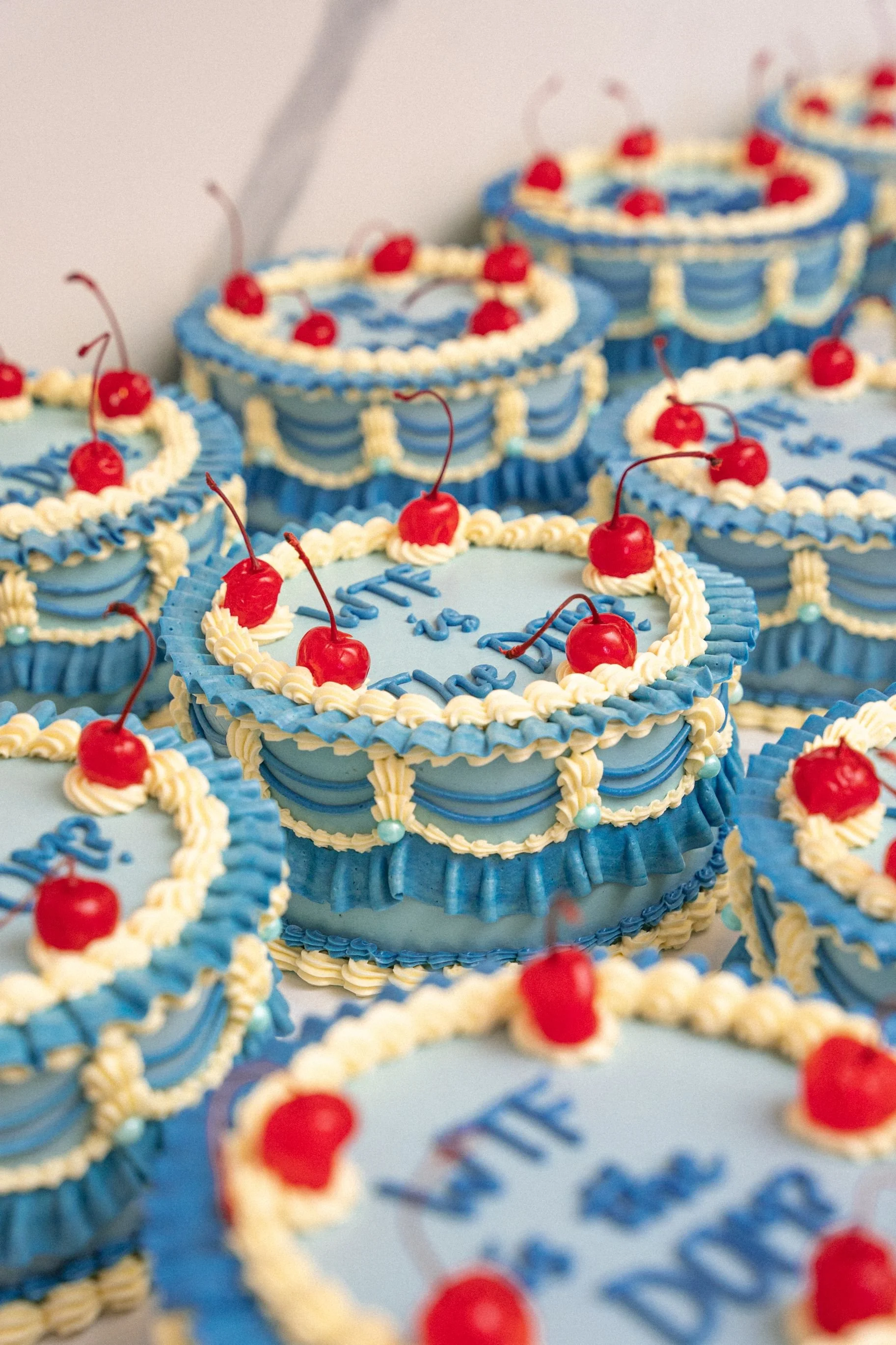 Javi Bakes - Cute, custom, kitsch cakes