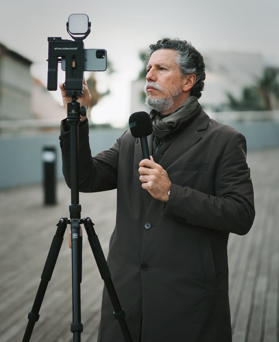 Shoulderpod T1 - Multifunctional tripod for professional smartphone video