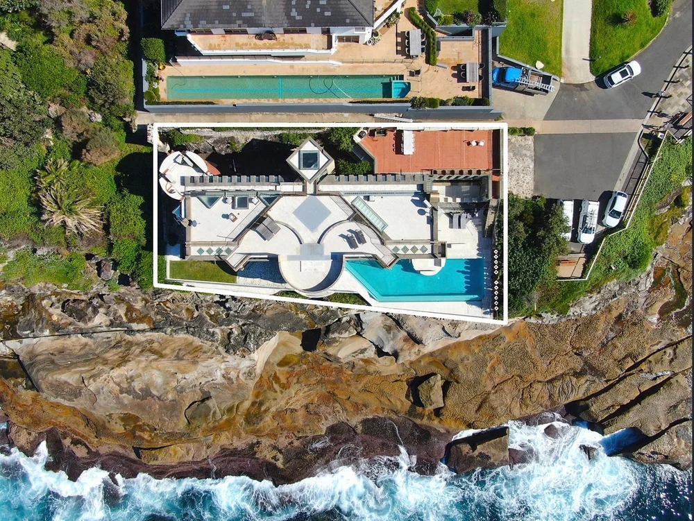 About 3 — THE CRYPTO CASTLE SYDNEY