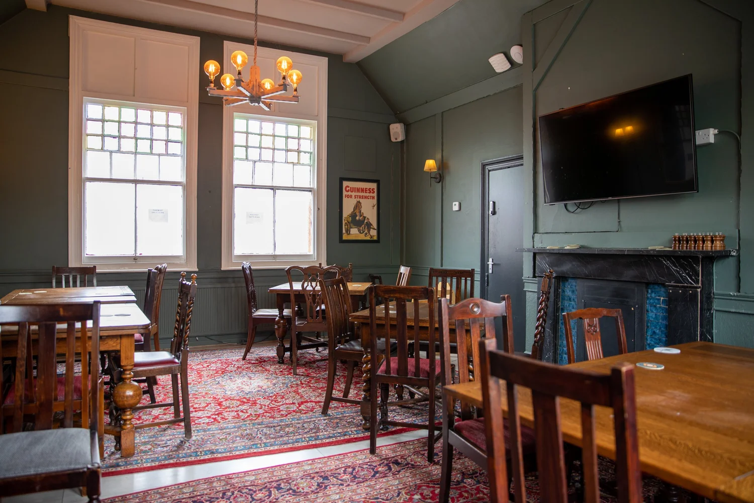 The Rising Sun - Modern British Pub with Beer Garden in Epsom