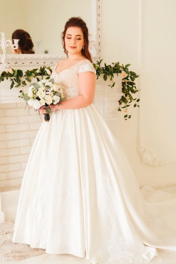 Ivory Vs White Wedding Dresses, What's the Difference? — Hand-Me-Gowns ...