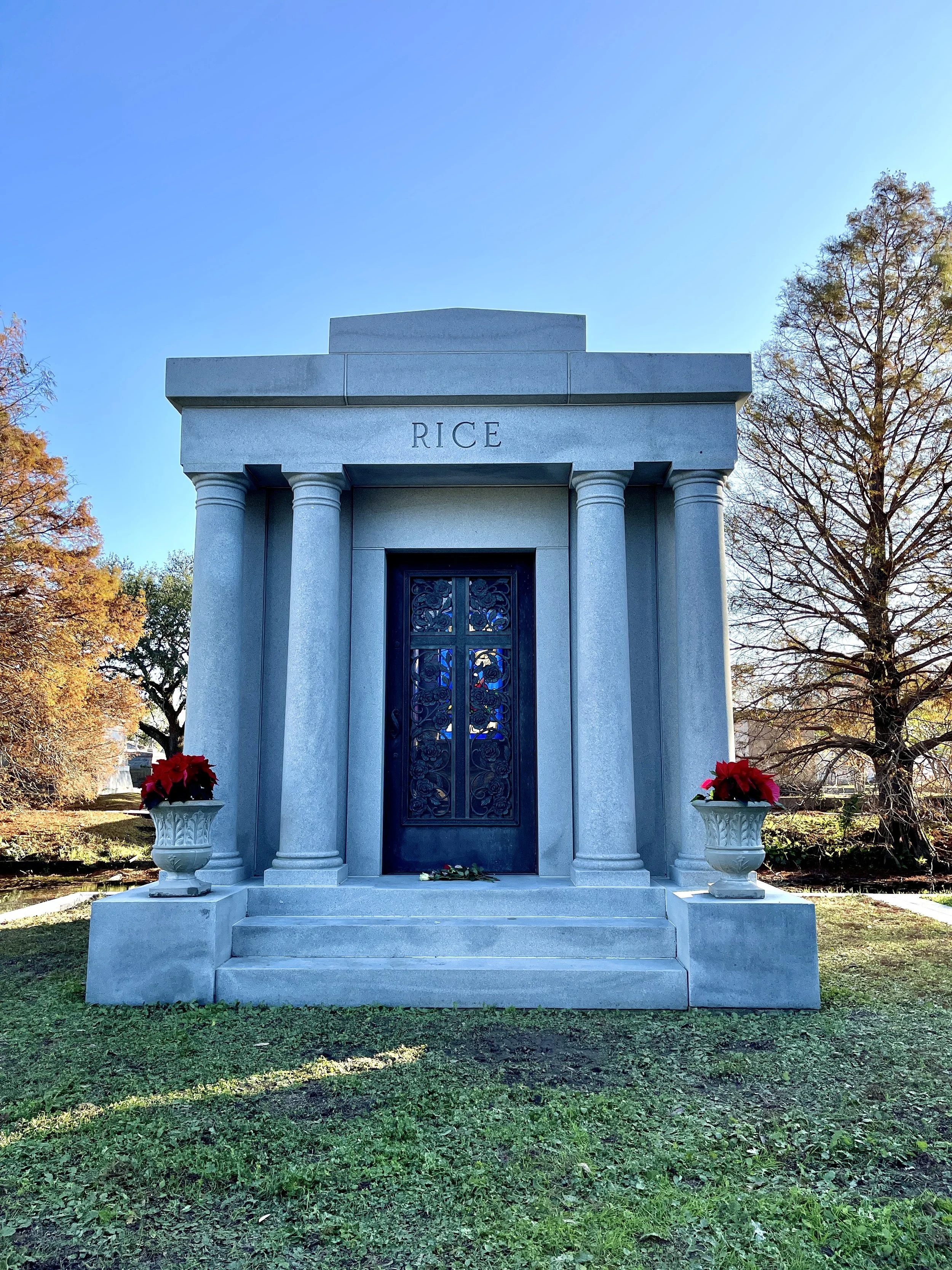 Anne Rice's Tomb in New Orleans — Red Sash Tours