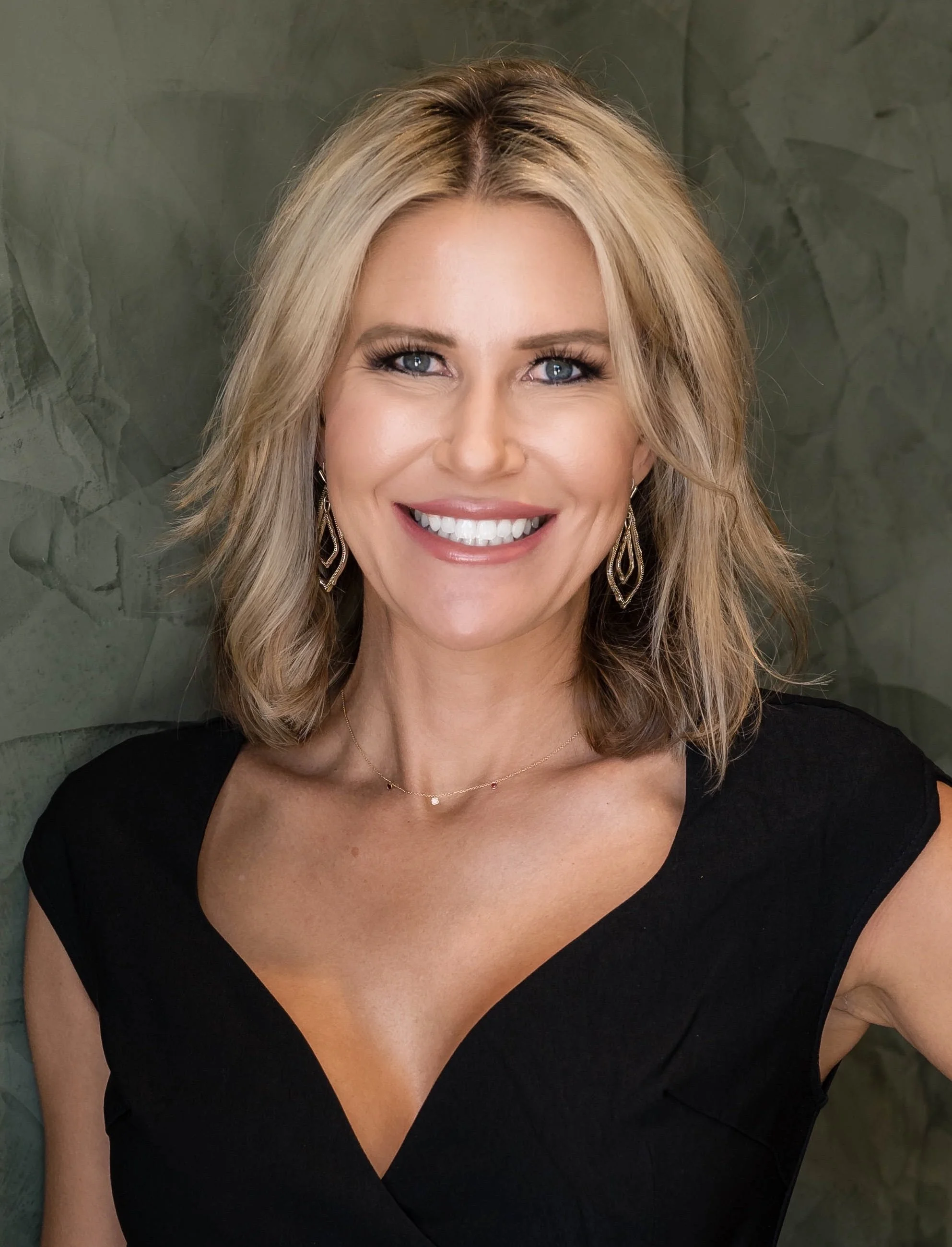 Professional Keynote Speaker — Danielle Cobo