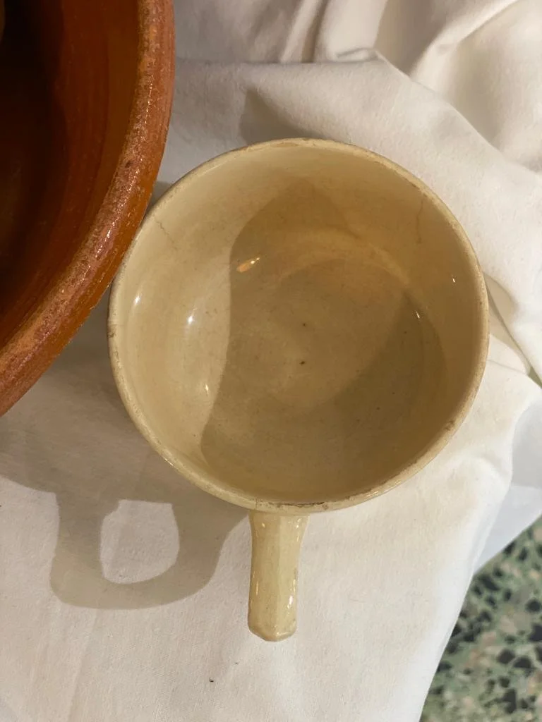 #CO/12 - la tasse creamy en céramique modelée à la main - superchinerie