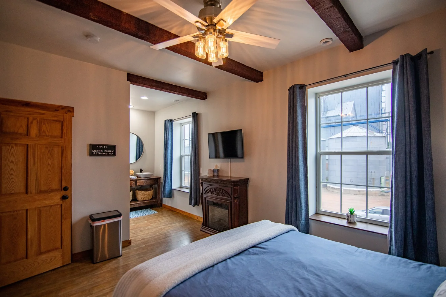 Booking — The Metropolitan
