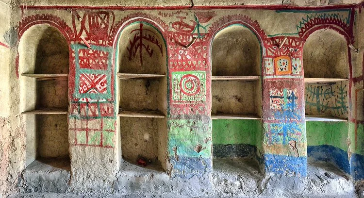 Omani painted interiors and painted dwellings are colourful examples of ...