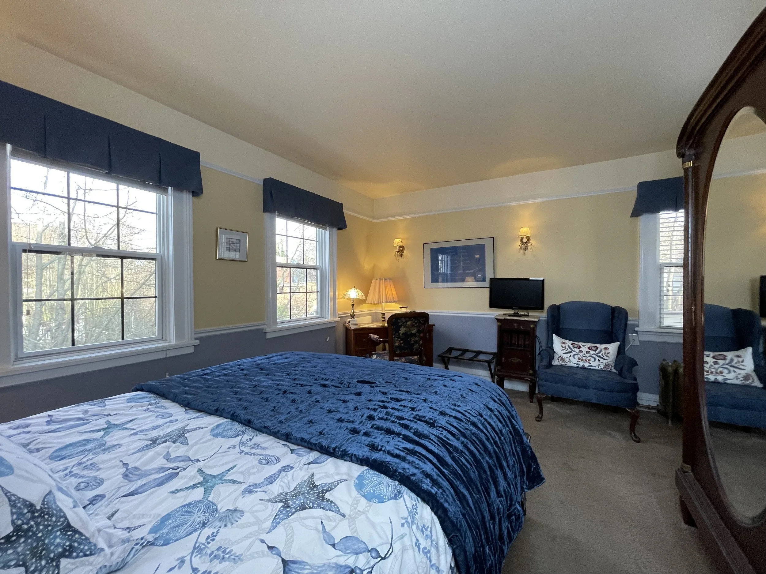 Clipper Room — Cecil Bacon Manor Bed and Breakfast