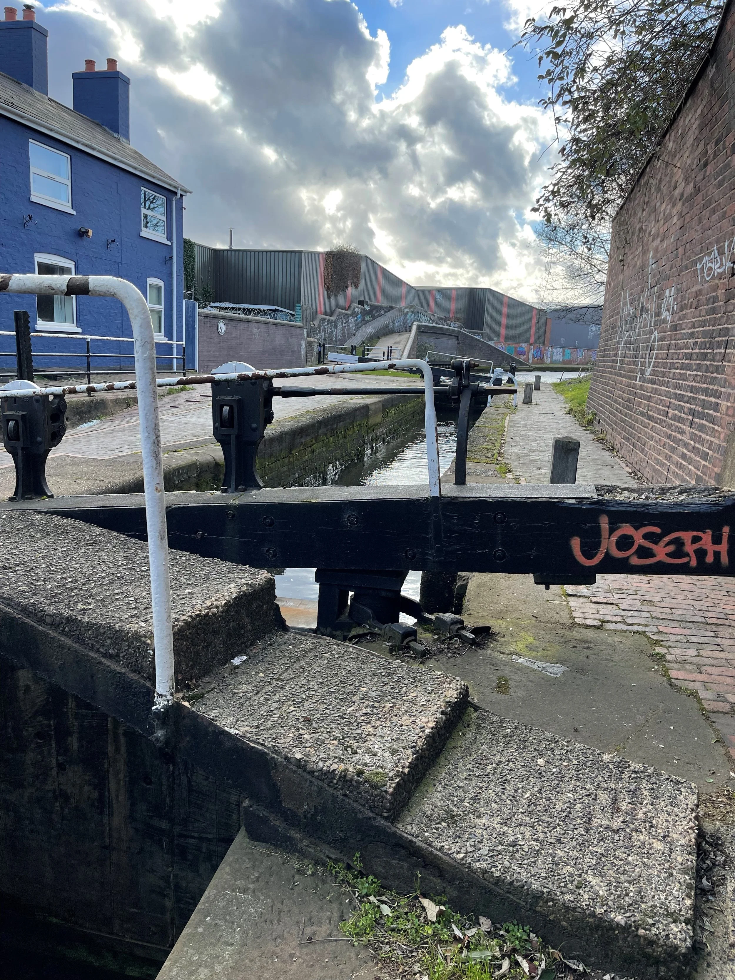 Minworth Locks — A Very Narrow Journey