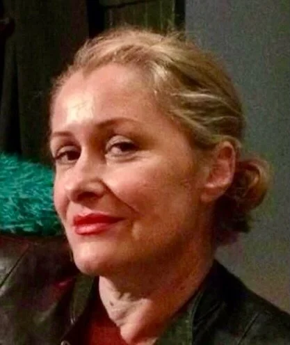 PEOPLE — LEGS ON THE WALL