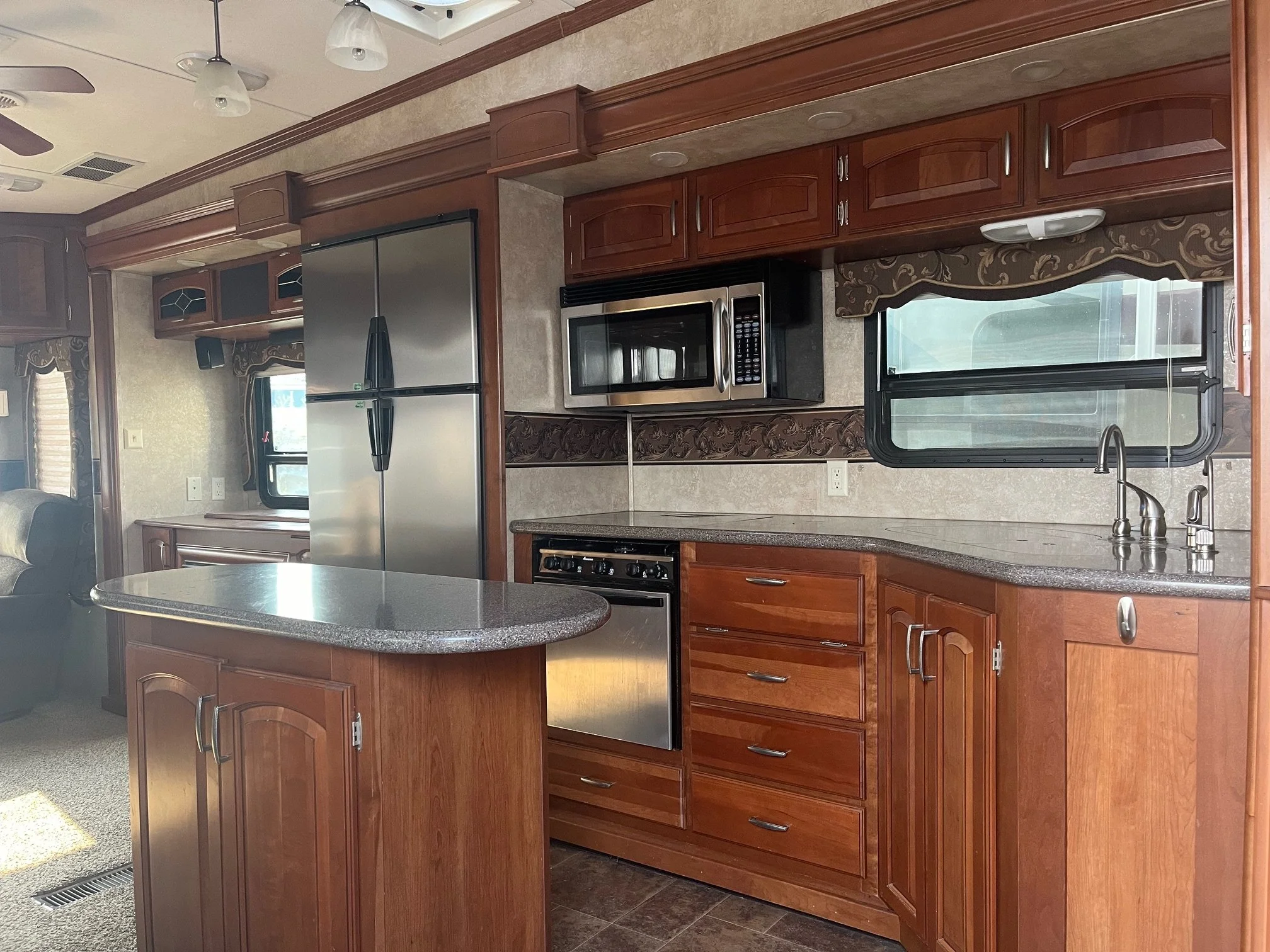 2010 Keystone Alpine 3640RL 5th Wheel — BergesonRV