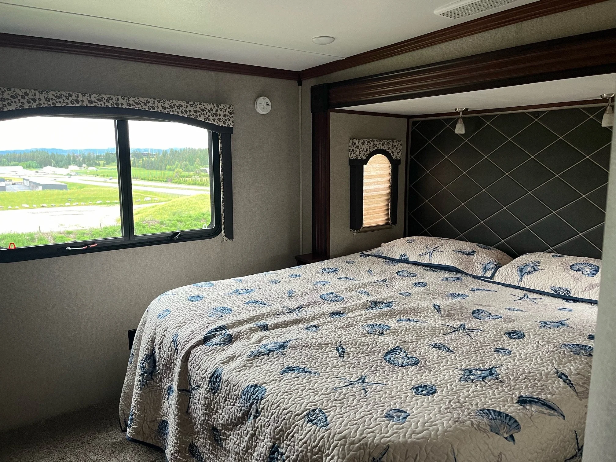 2018 Keystone Alpine 3660FL 5th Wheel — BergesonRV