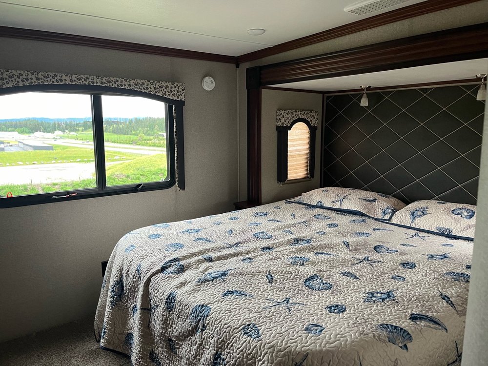 2018 Keystone Alpine 3660FL 5th Wheel — BergesonRV