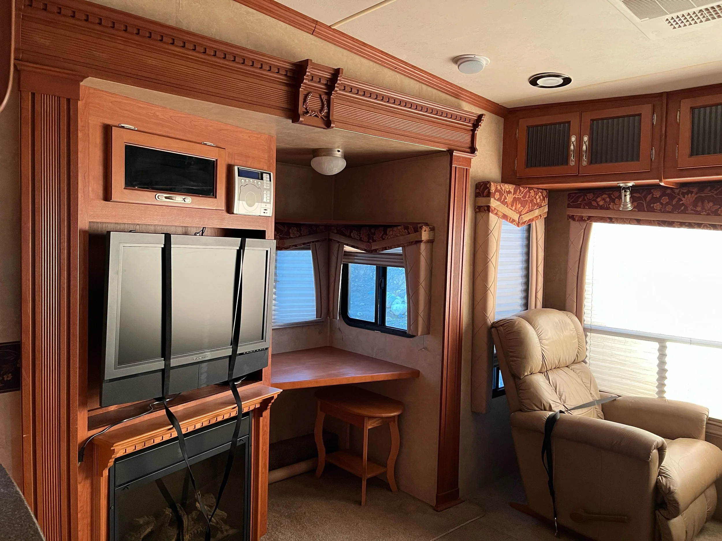 2009 Cardinal M30MK 5th Wheel — BergesonRV