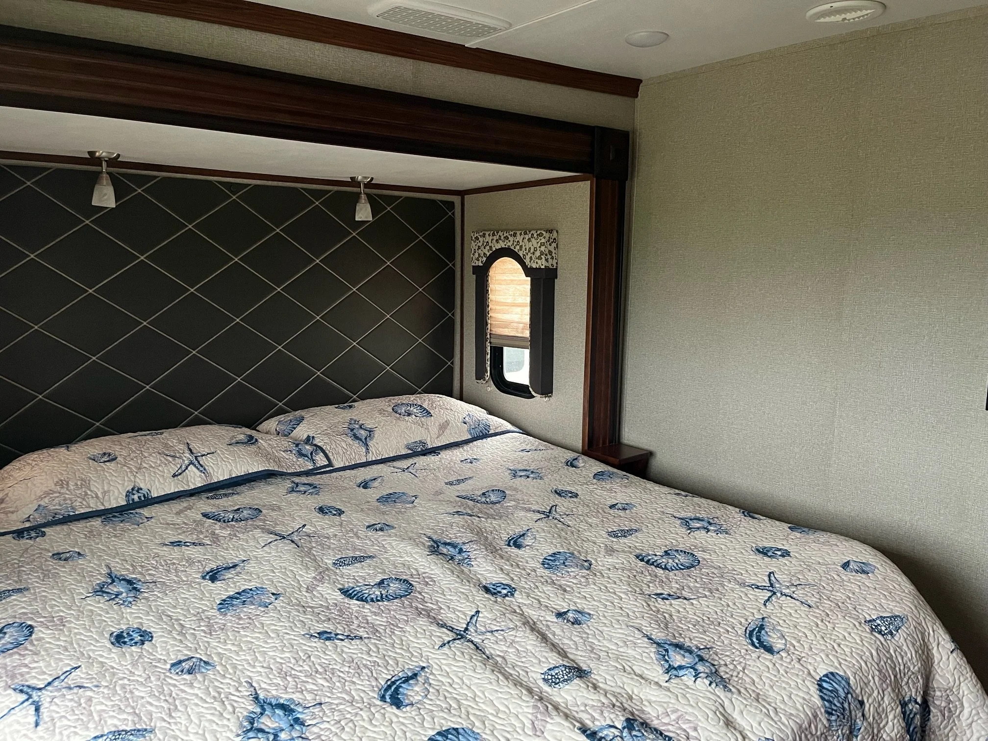 2018 Keystone Alpine 3660FL 5th Wheel — BergesonRV