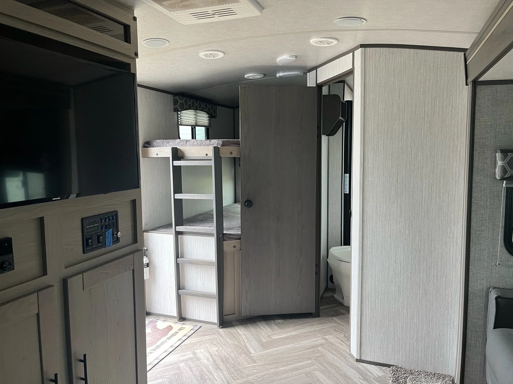 2021 Shadow Cruiser 27BHS TT — BergesonRV